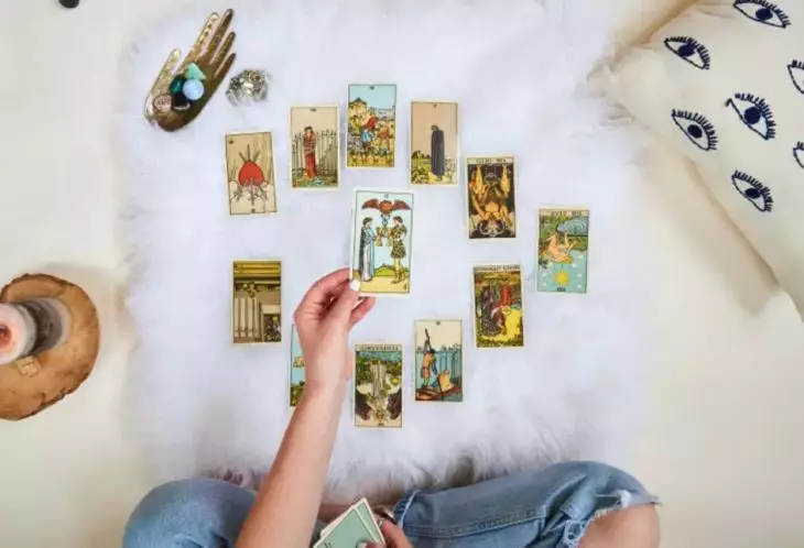 Хайрын хүчинд итгэх итгэлийг тань сүйтгэж болох Tarot унших 5 домог 19886_3