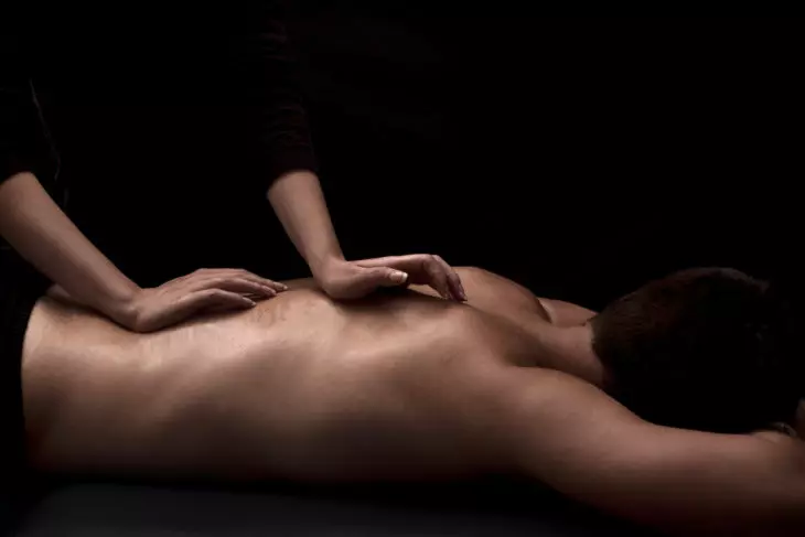 5 Weeër eng Koppel Sensual Massage Är Relatioun verbesseren 20141_3
