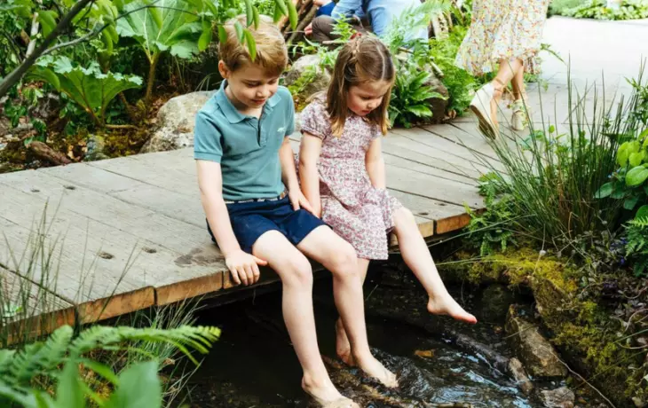 El príncep William i Kate van trencar una important regla reial quan van fer fotos del jardí dels seus fills 20182_2