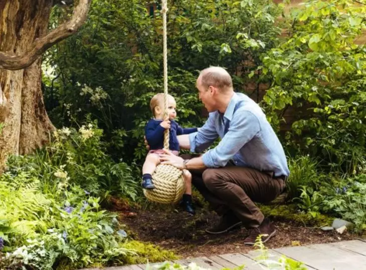 Prins William og Kate brød en vigtig kongelig regel, da de tog havebilleder af deres børn 20182_4