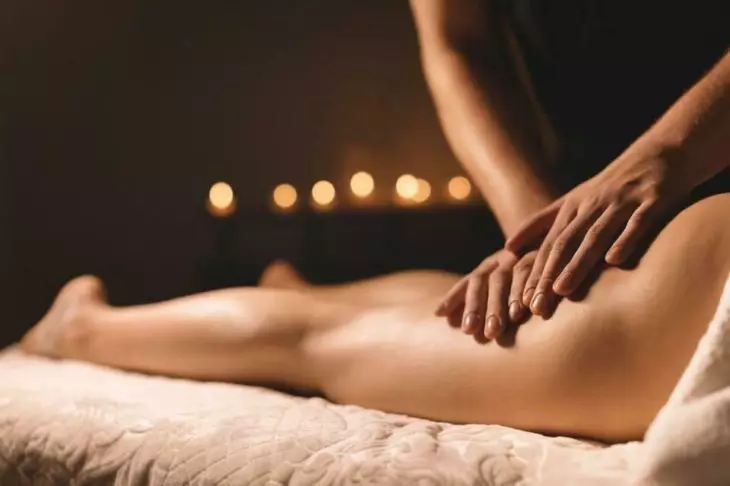 Il massaggiatore rivela l'aspetto reale del corpo umano nudo 20279_1