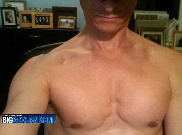 KEMASKINI: Weinergate Semakin Besar: Gambar Anthony Weiner Topless Muncul 20693_1