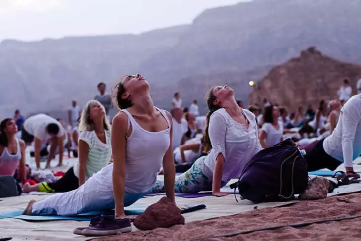 Шест начина да учините јогу делом вашег одмора 20772_2