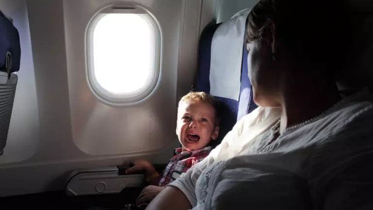 آیا برای یک پرواز "بدون کودک" هزینه اضافی پرداخت می کنید؟