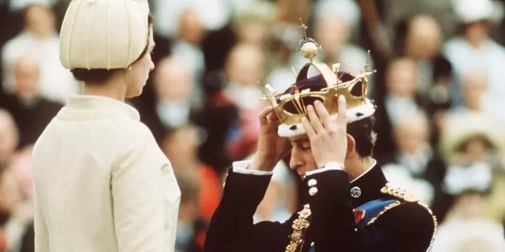 В короната на принц Чарл има скрит интересен предмет 22028_1