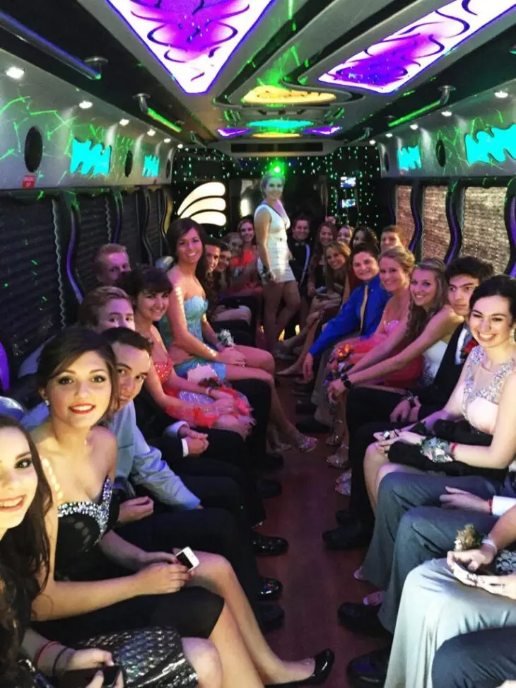 Mga Panuntunan sa Etiquette Para sa Mga Limousine At Party Bus na Kailangan Mong Malaman Bago Magrenta 2205_5