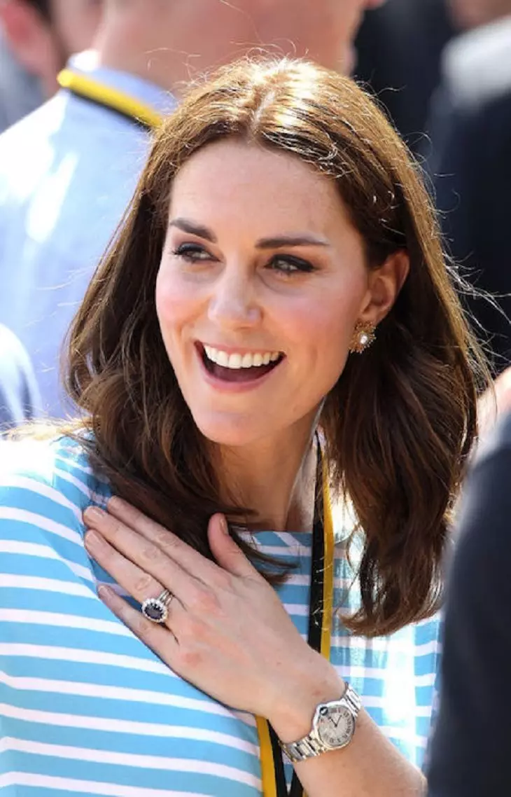 Shin Kate Middleton tana sanye da zoben aurenta? 22293_2
