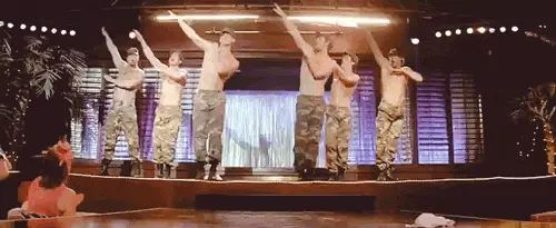 Każdy GIF „Magic Mike” wart ślinienia się (NSFW) 22672_6