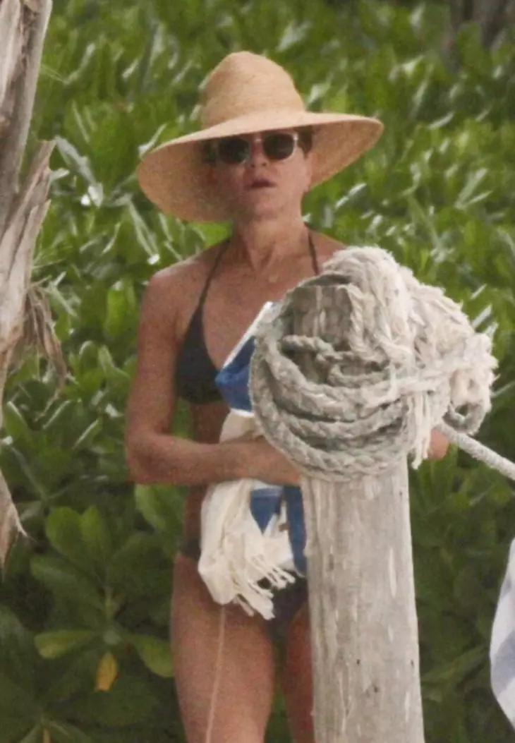 Jennifer Aniston upravo je primijetila kako vruće dane provodi s drugim muškarcem 2274_1