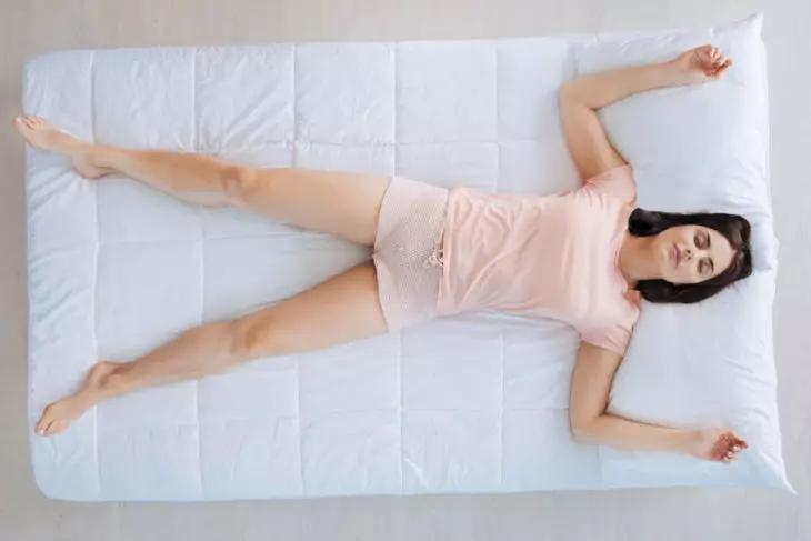သင့်ခန္ဓာကိုယ်အနေအထားက အိပ်စက်ခြင်းအရည်အသွေးကို ဘယ်လိုအကျိုးသက်ရောက်လဲ။ 23060_2
