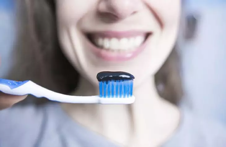 آپ کے خاندانی دانتوں کی دیکھ بھال کے لیے 5 بہترین مصنوعات - 2022 گائیڈ 23266_1