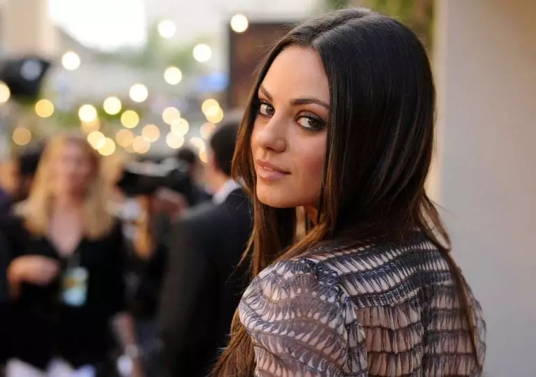 10 Alasan Kita Katresnan Kanthi Mila Kunis 23674_1