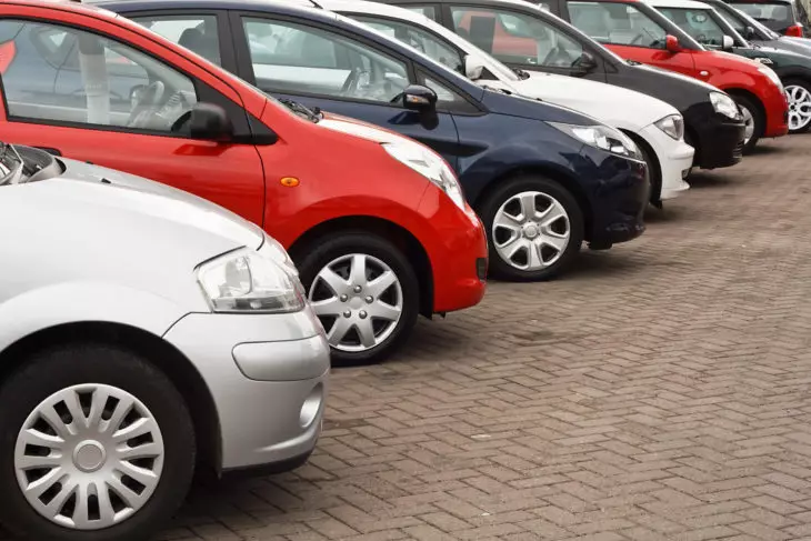 Închiriere de mașini pentru femei: Cum să închiriez mașini și să obțineți cele mai bune oferte de leasing de mașini 23729_1
