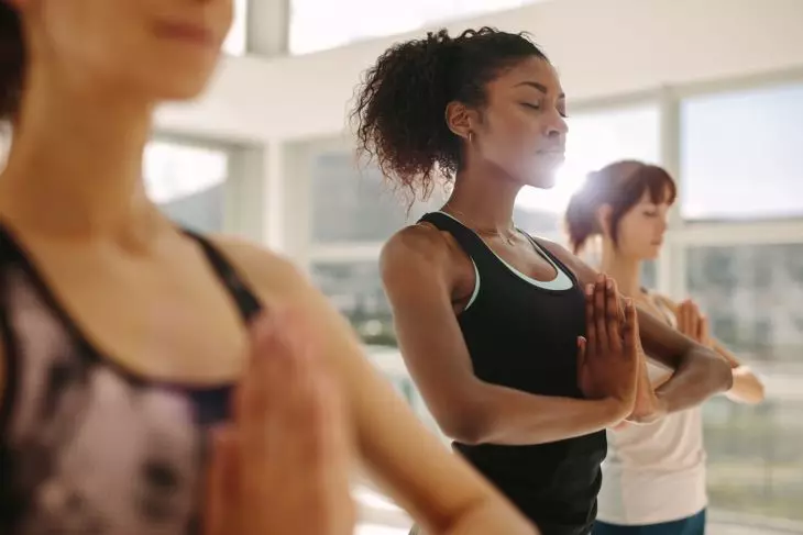 Donna Lea Jones' Top 5 manieren wêrop yoga jo lok en sûnens ferbettert 23757_1