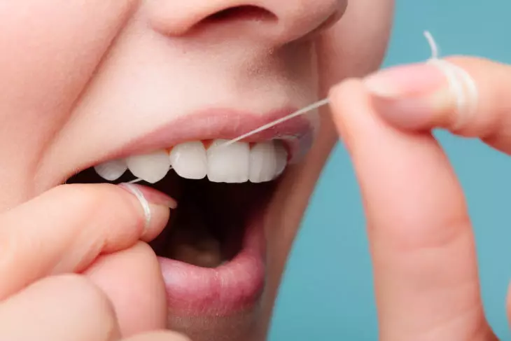 Günlük Diş Hijyeniniz İçin Diş İpi Kullanmanın Önemi 23868_1