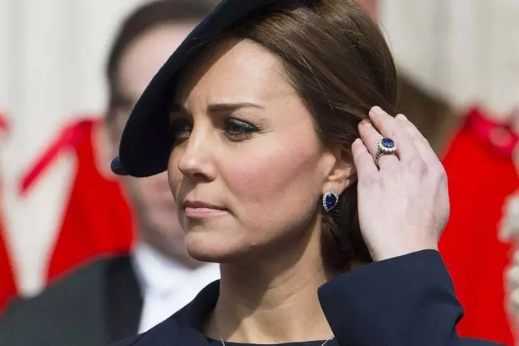 A decisión insospeitada do príncipe Harry sobre o anel de compromiso de Kate Middleton 24070_2