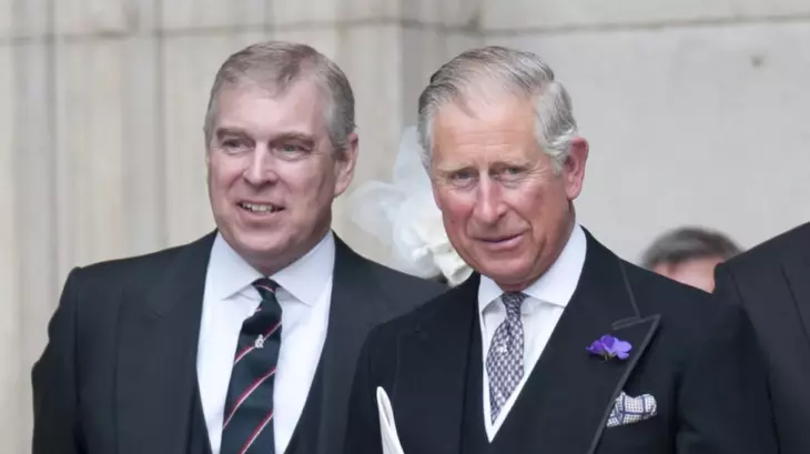 Kung paano naging mapait ang alitan ni Prince Charles at ng kanyang kapatid na si Prince Andrew 24497_1