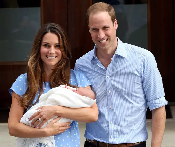 Ang mga kalainan tali sa Meghan Markle, Kate Middleton ug Princess Diana's baby debut outfits 24585_2