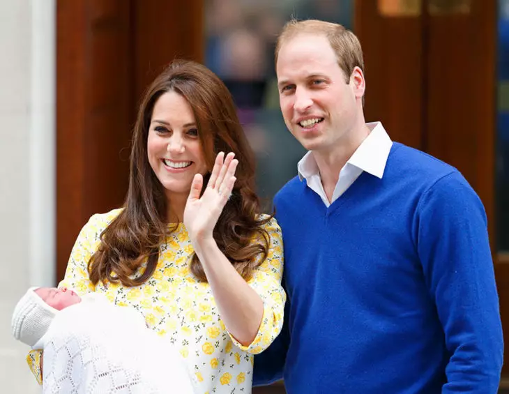 Diferencias entre los atuendos de debut de bebé de Meghan Markle, Kate Middleton y la princesa Diana 24585_3