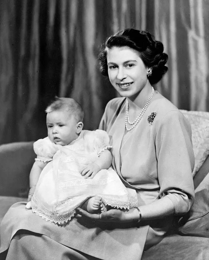 Mengapa Ratu Elizabeth II dan Pangeran Philip menunggu begitu lama untuk memiliki bayi lagi? 24588_1