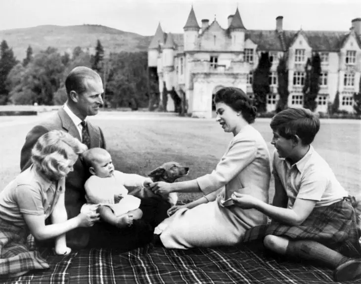 Kedu ihe kpatara Queen Elizabeth II na Prince Philip chere ogologo oge ka ha mụọ nwa ọzọ? 24588_2