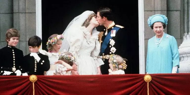 Royal Wedding Kisses 24672_1