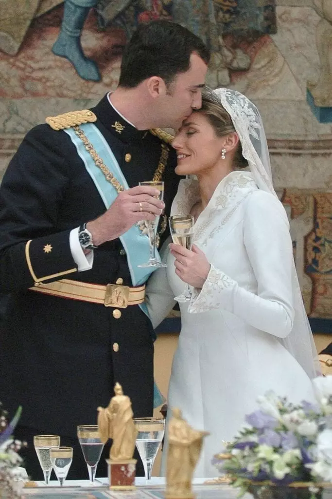 Royal Wedding Kisses 24672_12