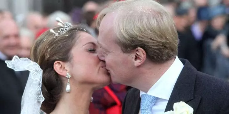 Royal Wedding Kisses 24672_16