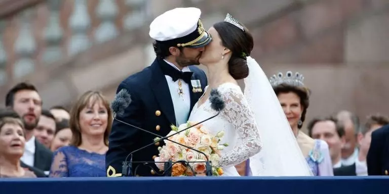 Royal Wedding Kisses 24672_24
