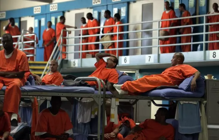 Kaip JAV kalėjimai kovoja su rasizmu ir gaujų kultūra 2482_4