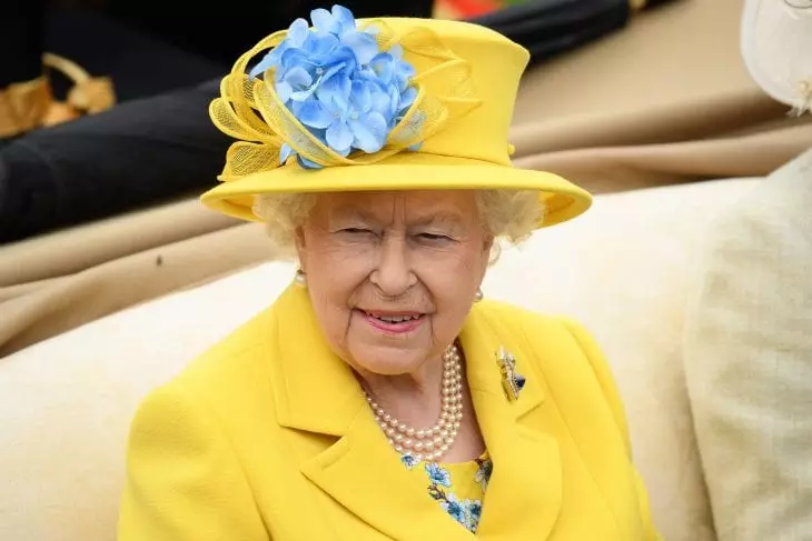 Кралицата-Елизабета-II
