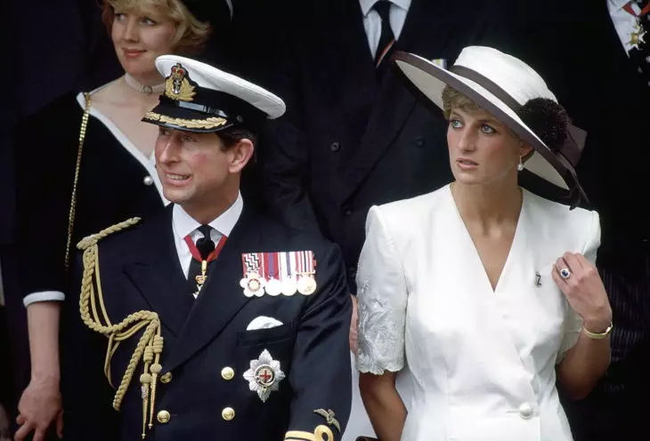 Adevărata scuză de ce prinții Diana nu au rămas în familia regală 25180_1