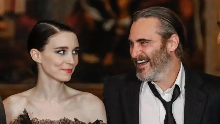 Puas yog Lub Ib Hlis Jones ua rau muaj kev sib cais ntawm Joaquin Phoenix thiab Rooney Mara? 25293_1