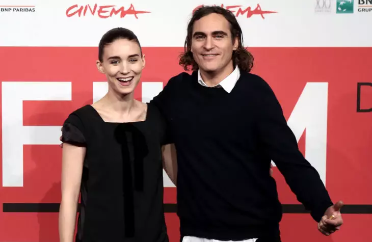 Jenụwarị Jones na-akpata ọgba aghara n'etiti Joaquin Phoenix na Rooney Mara? 25293_3