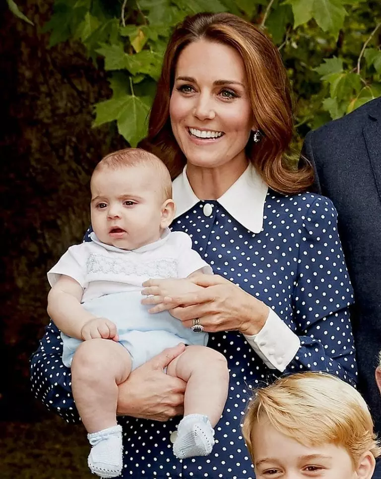 Proba de que o príncipe Luís se parece a Kate Middleton 25304_5