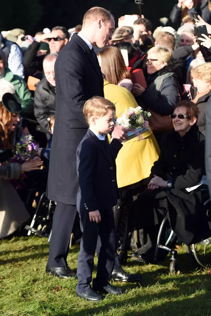 Принц Джордж и принцесса Шарлотта встречаются с публикой на Рождество 25305_4