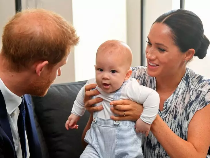 E tuua e Meghan Markle Peretania mo le lelei? 25411_2