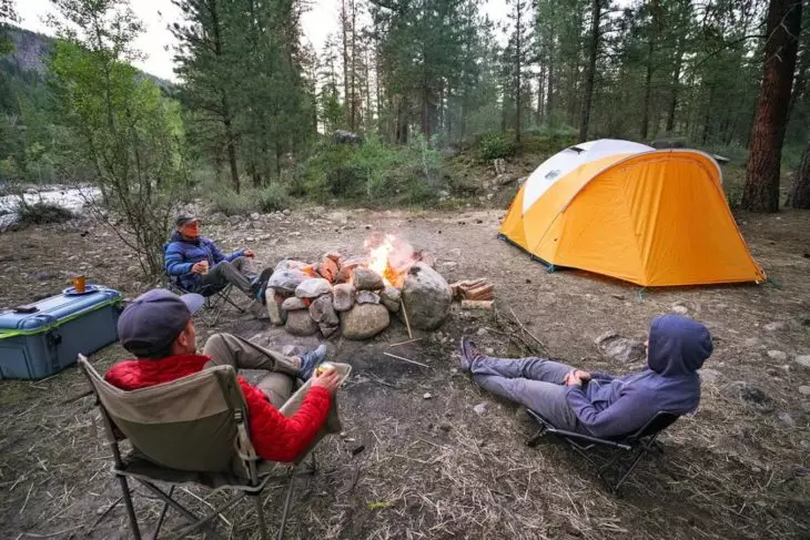Îți place campingul? Consultați aceste 6 elemente obligatorii pentru camping 25553_6