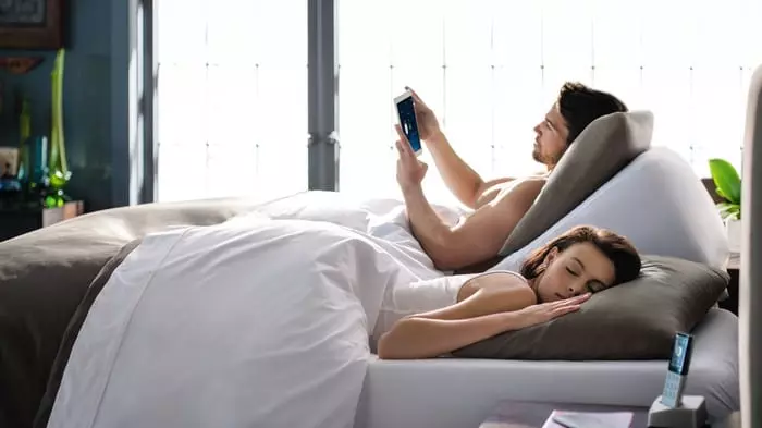 睡眠和关系：为不同喜好的情侣选择床垫的技巧 26332_1