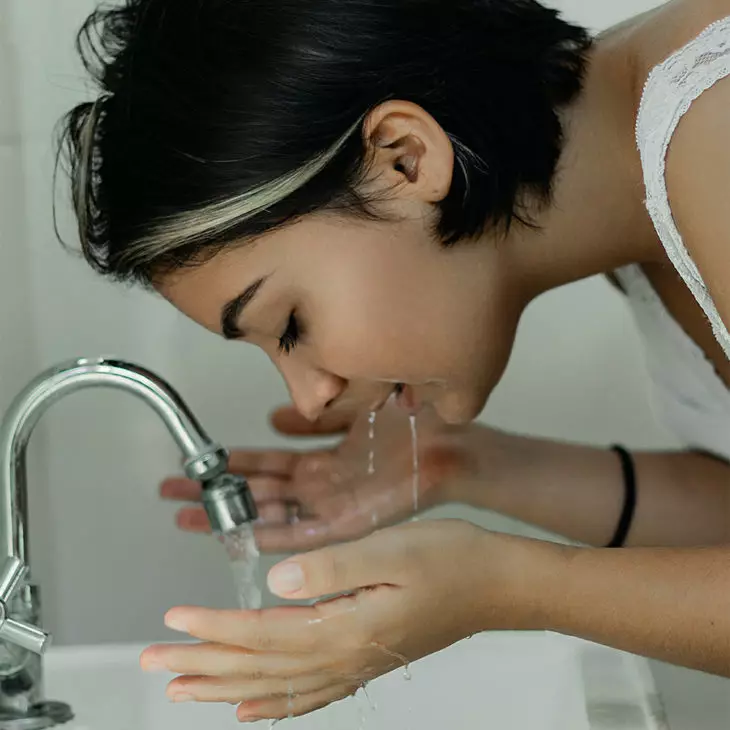 Por que a auga limpa é esencial para a beleza das mulleres? 26737_1