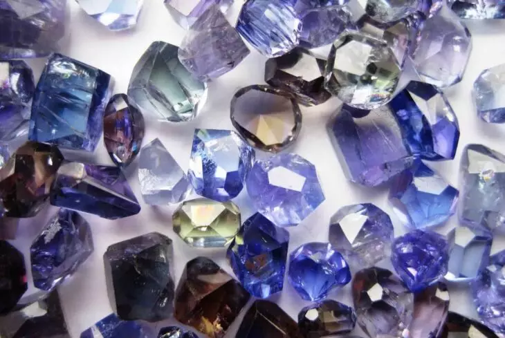 Tanzanite: Jiwe Adimu Sana Duniani 26943_5