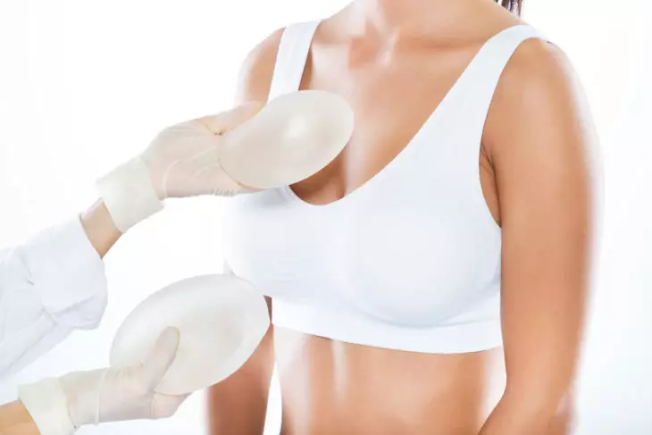 9 manieren waarop vrouwen kunnen profiteren van borstvergroting 27274_1