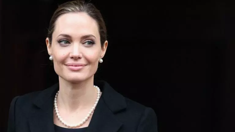 Varför gillar inte Hollywood Angelina Jolie? 27403_1