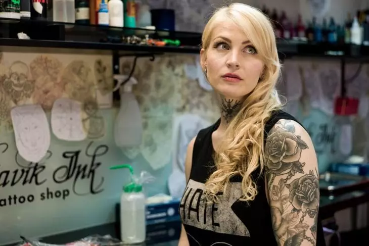 Her tiştê ku we dixwest di derbarê Tattooing de zanibin lê pir ditirsiyan ku hûn bipirsin: Pirs û bersivek Bi Tattoo Candy's Speck Osterhout (Beş 1!) 27460_9