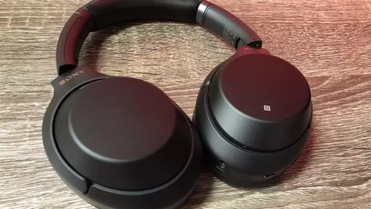 „Sony WH-1000XM3“ apžvalga: geriausios triukšmą slopinančios ausinės 27989_1