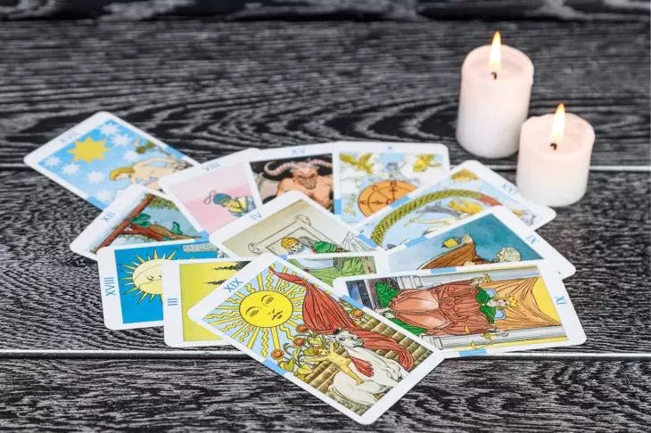 Mee ihe ọhụrụ: nweta ọgụgụ tarot 28136_1