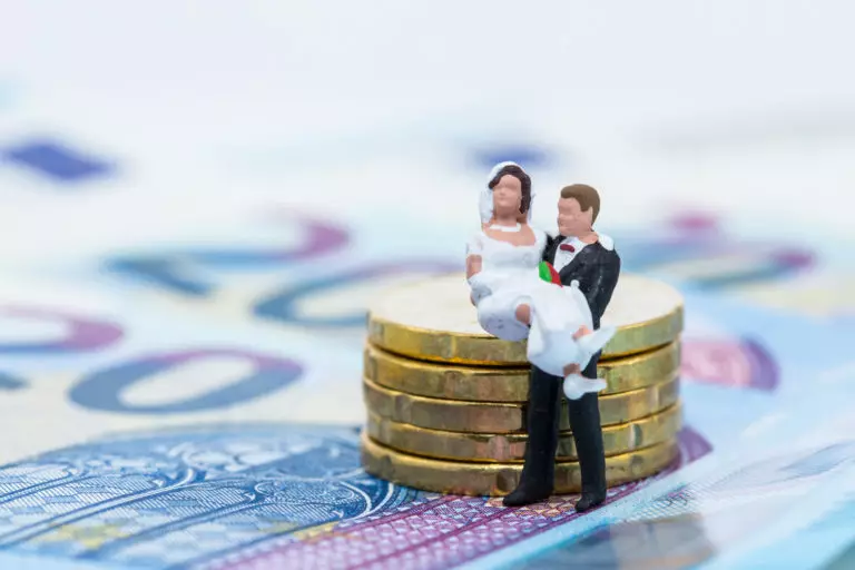 تتحدث الفتاة: المزيد عن الزواج من أجل المال