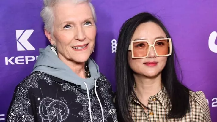 Maye Musk részt vesz a New York-i divathét kifutóján az Uplive x Hekka Fashionért 2867_3