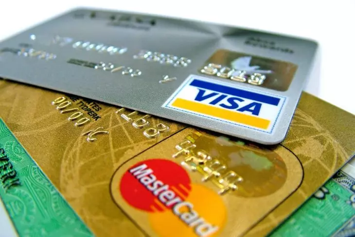 रोख आवश्यक आहे: क्रेडिट कार्ड किंवा रोख आगाऊ कर्ज? 28965_1