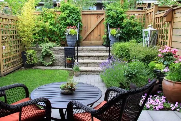 18 creatieve ideeën voor kleine patio's met een beperkt budget 29166_1